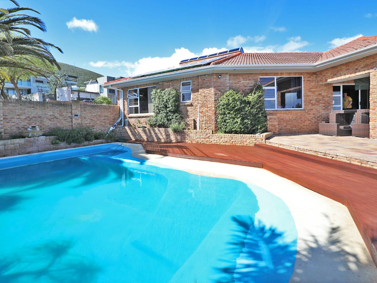 Property For Sale or Rent in Cape Town by Estate Agent Suzann Botha