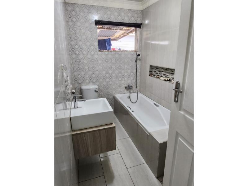 3 Bedroom Property for Sale in Saxonsea R 1 050 000. 09 Dec 2023